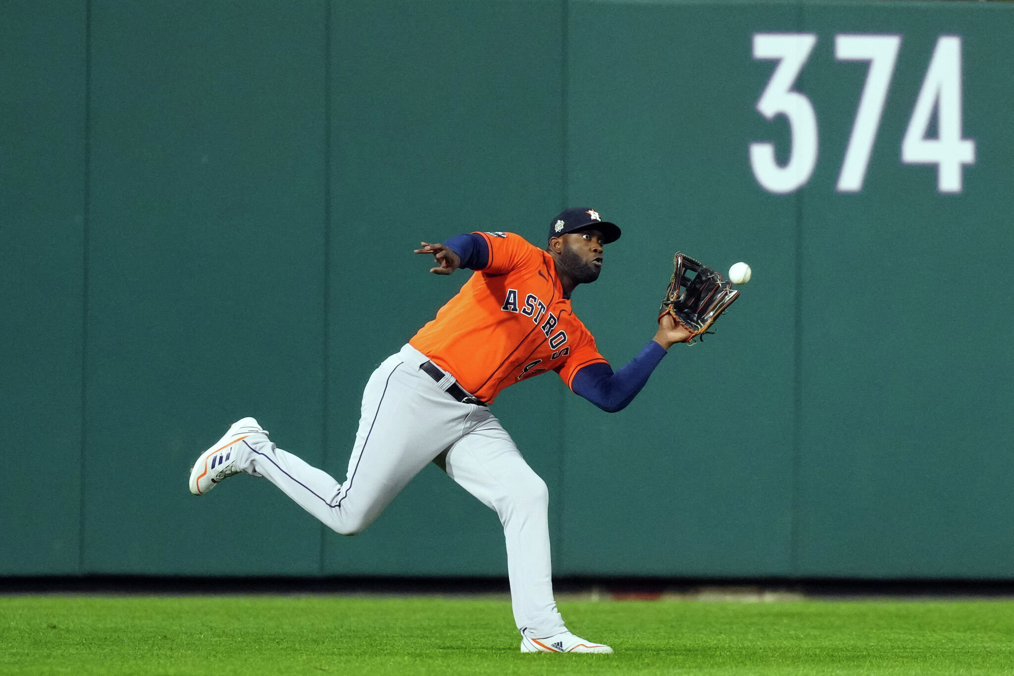 Why Yordan Alvarez in outfield increases Astros' flexibility