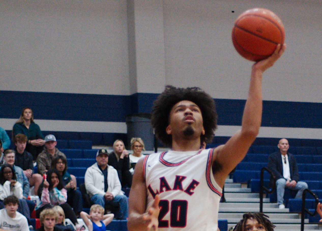 High school basketball playoffs: Clear Lake boys oust Dawson