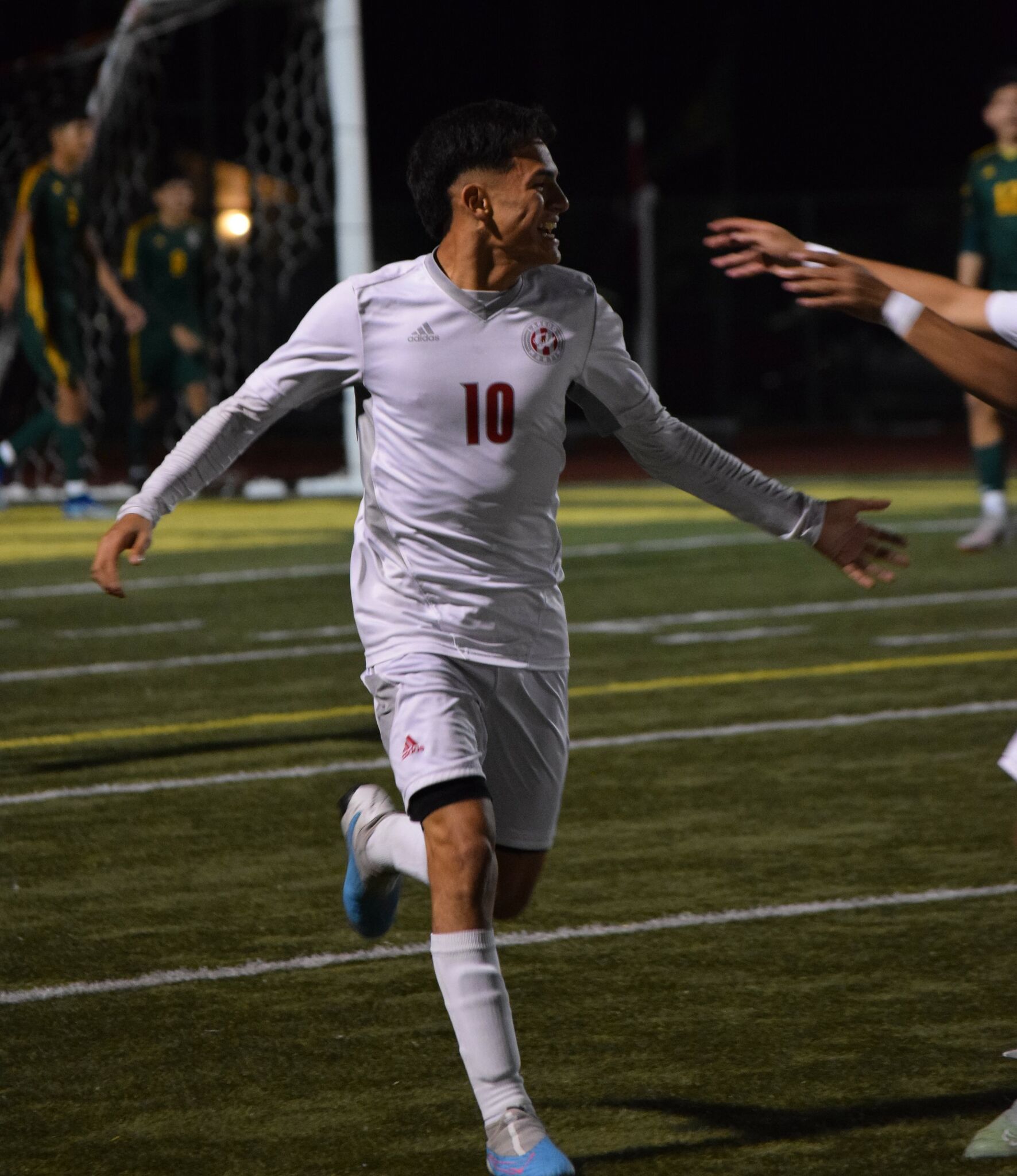 Laredo Martin beats Laredo Nixon in soccer