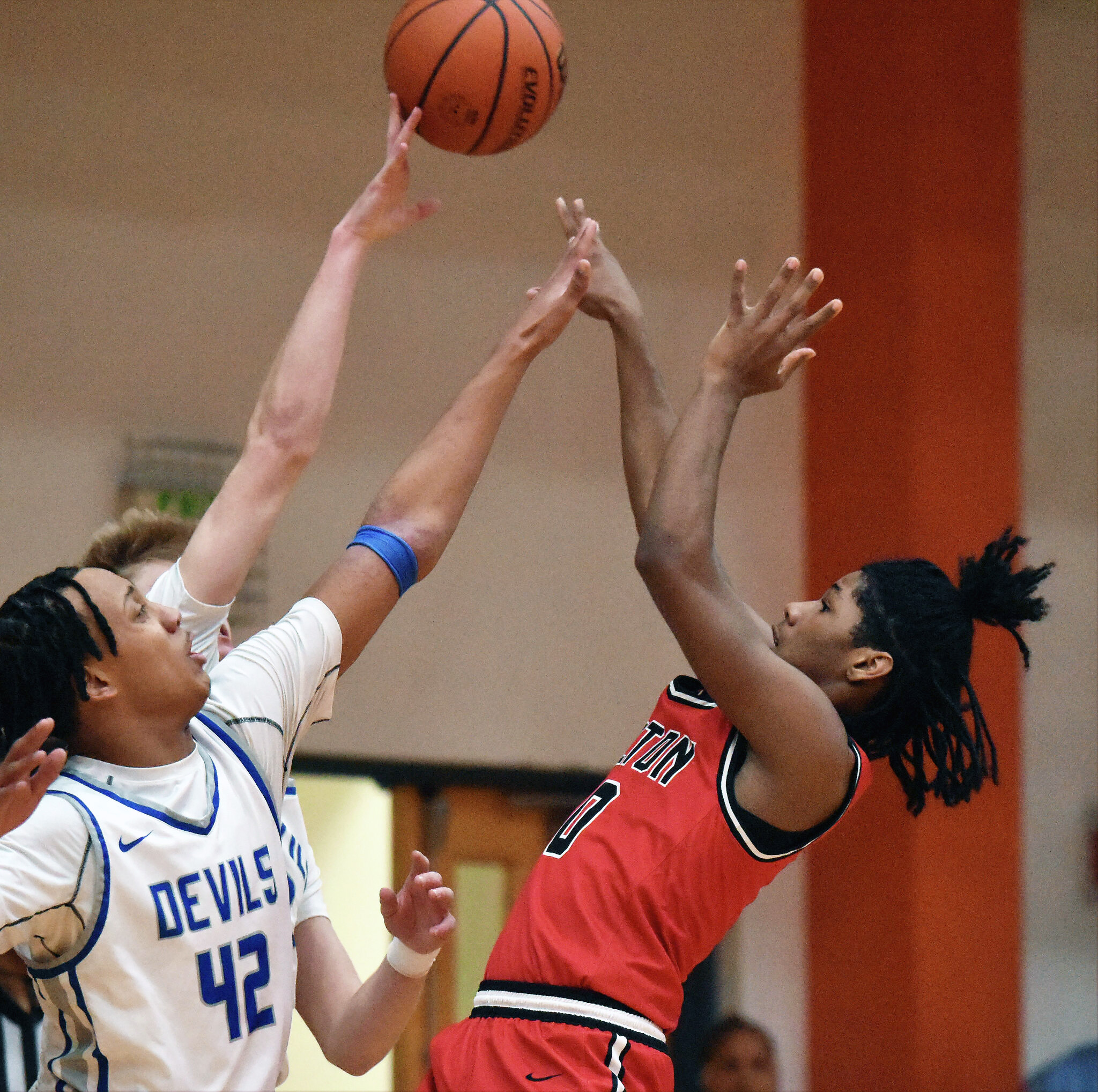 Quincy avoids upset, gets past Alton in Class 4A regional semifinal