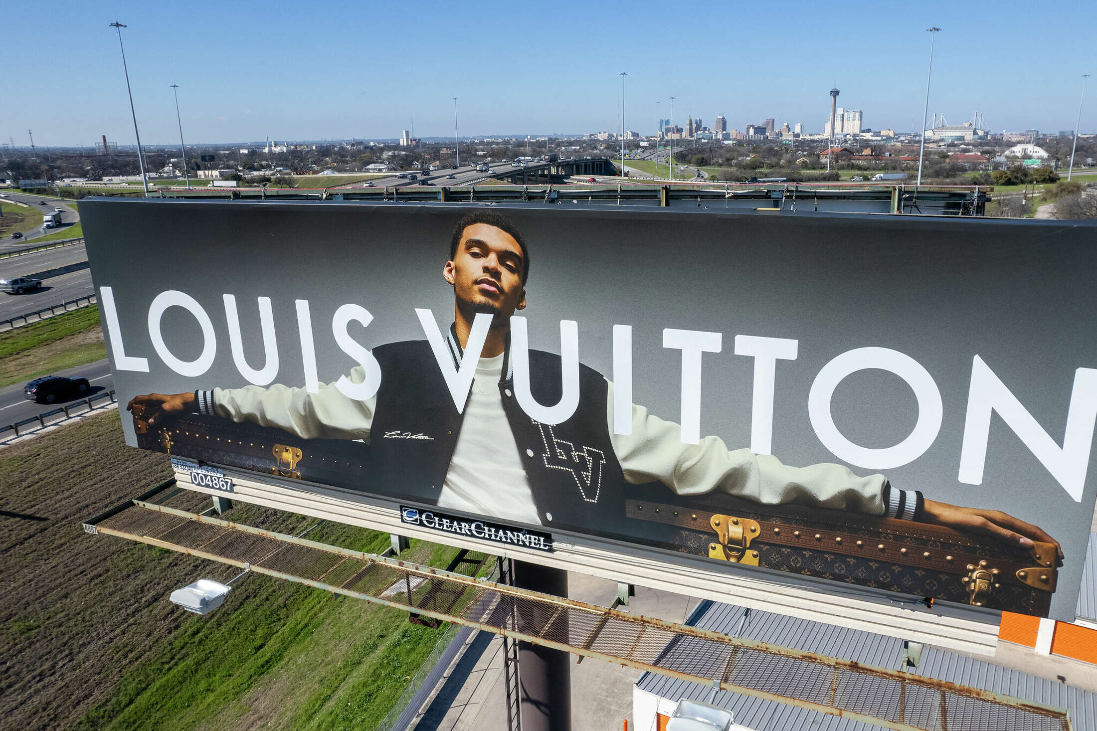 How to get Wembanyama's look in Louis Vuitton