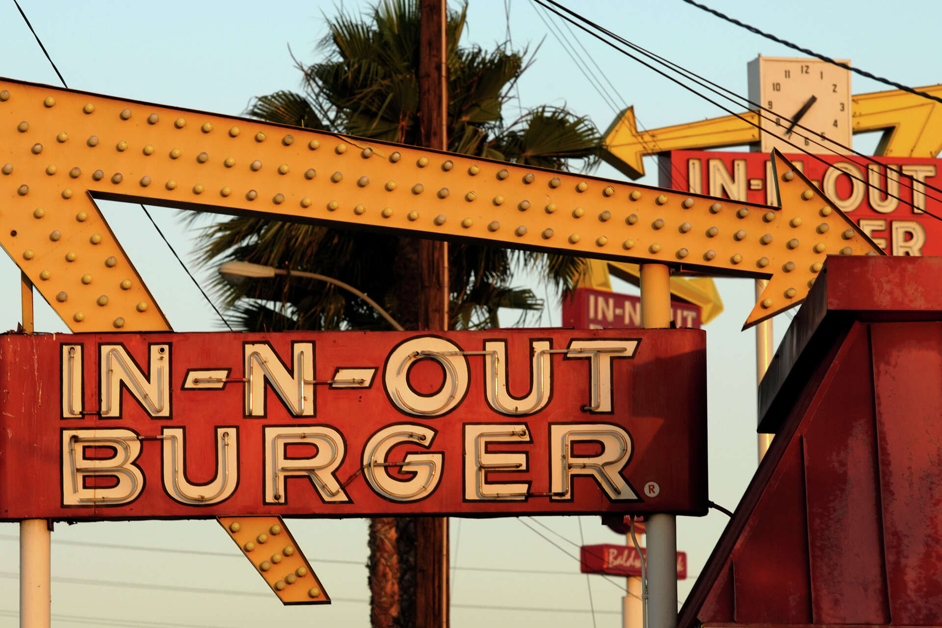 How In-N-Out revolutionized the drive-thru in California and beyond