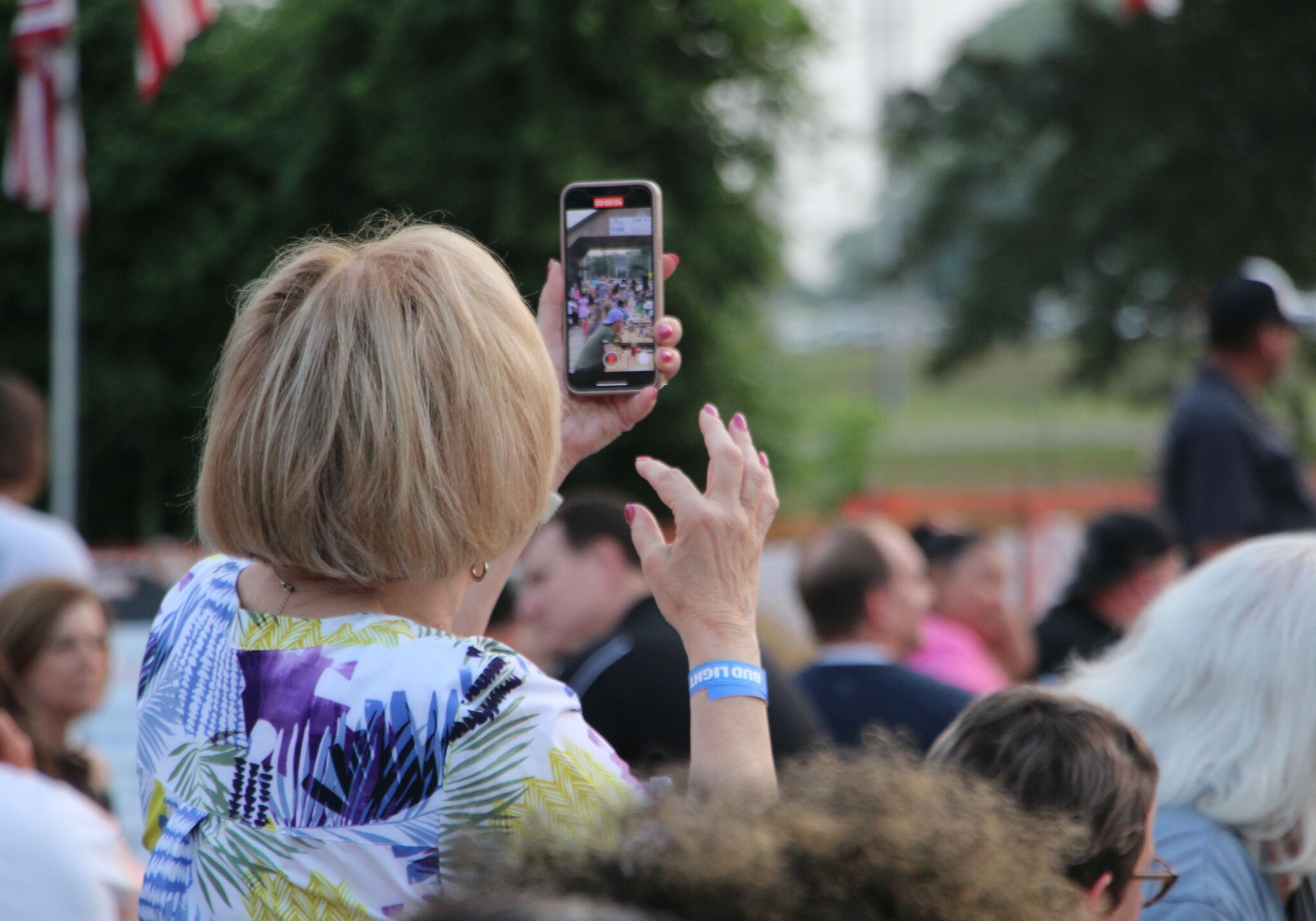 How to contact emergency services during a phone outage