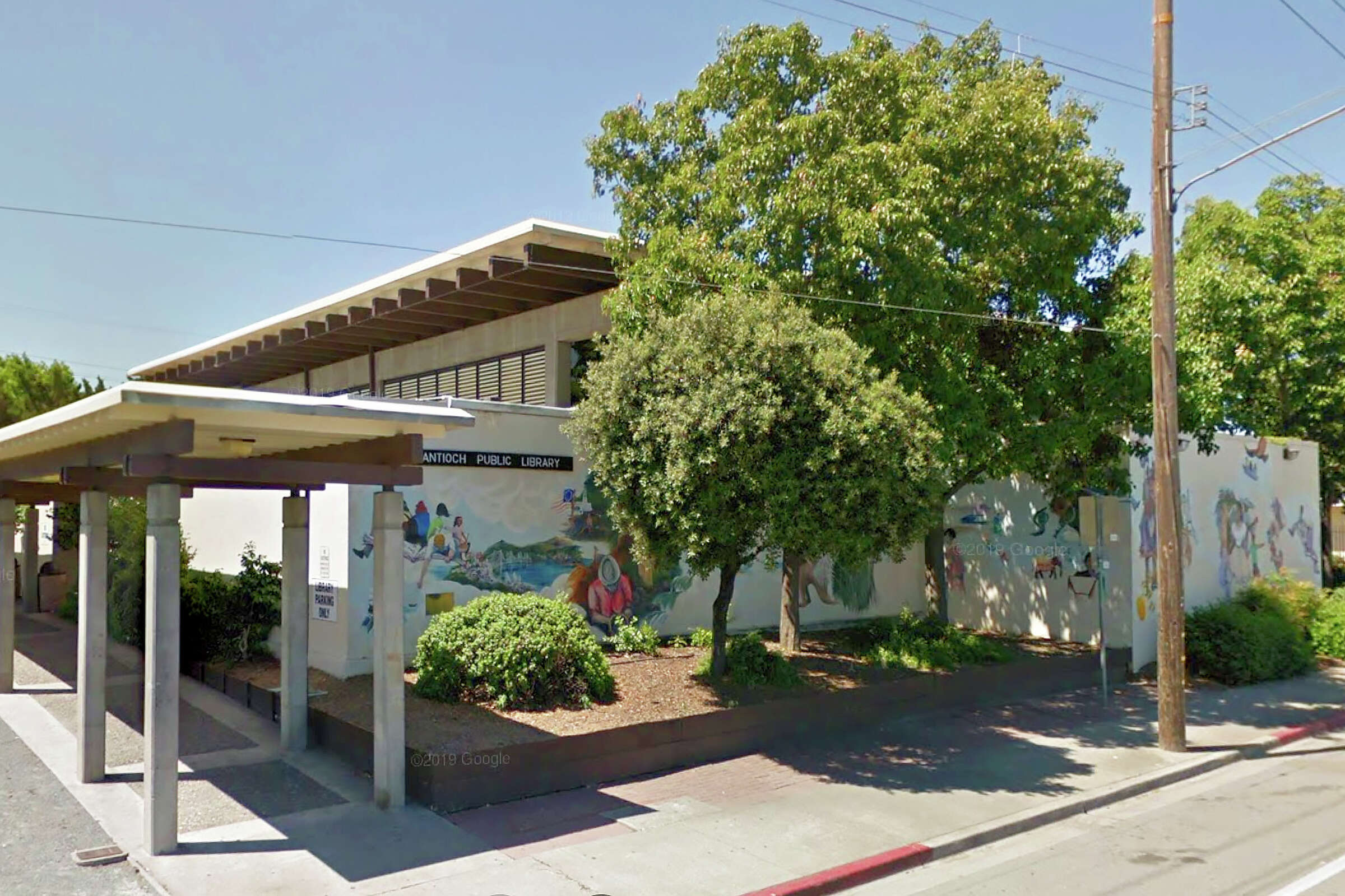 Armed guards restore serenity at ‘dangerous’ Antioch public library