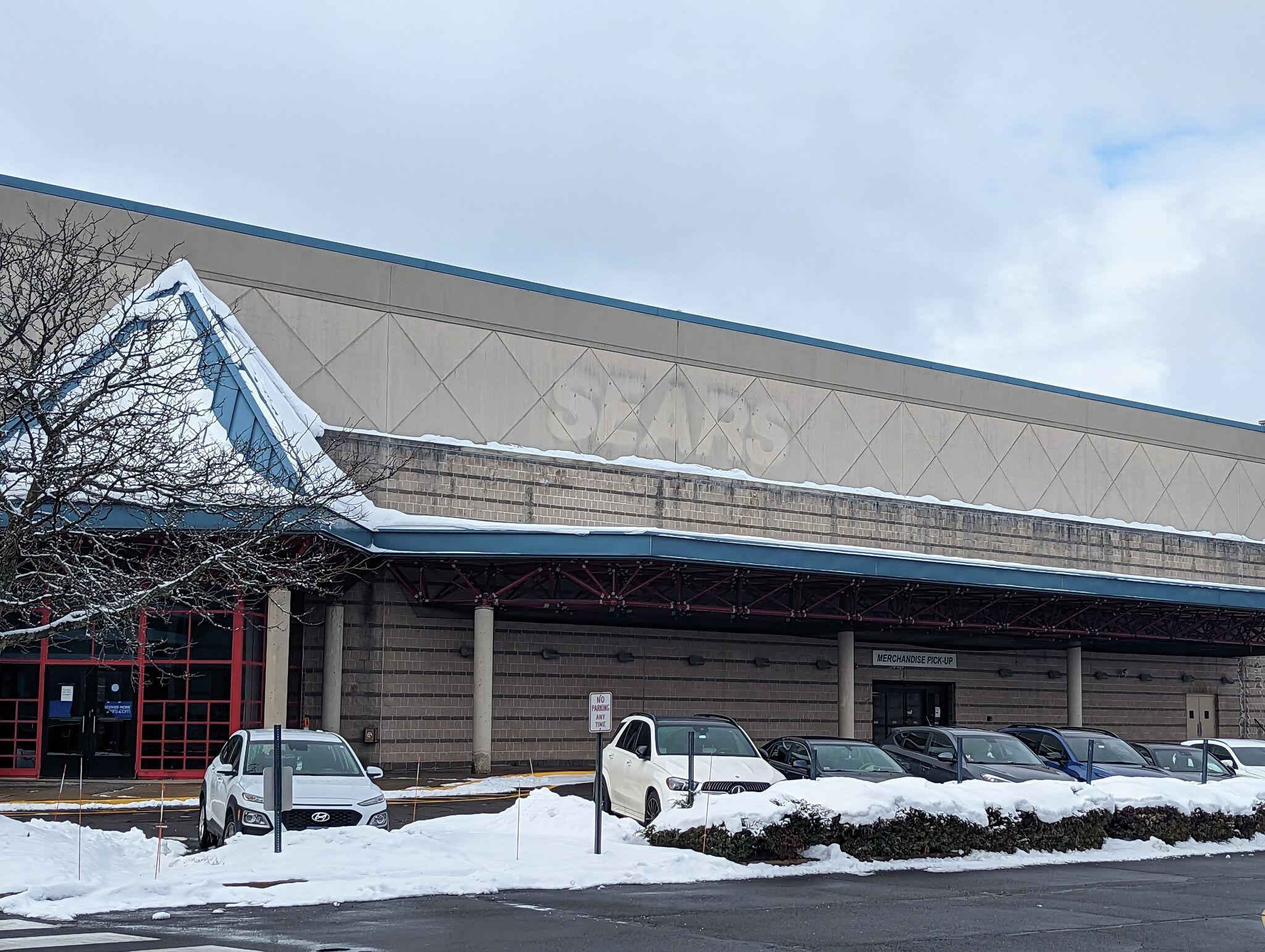 As some malls decline, this Connecticut man documents them