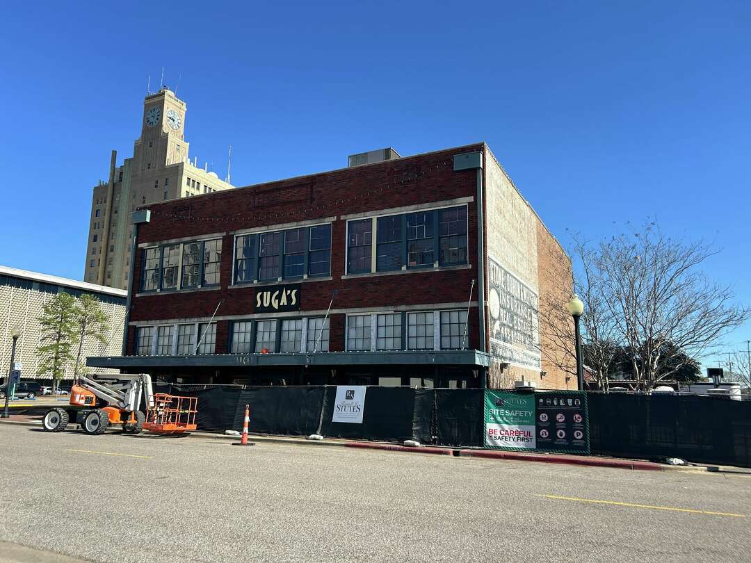 When will Hearsay Gastro Lounge open in Beaumont