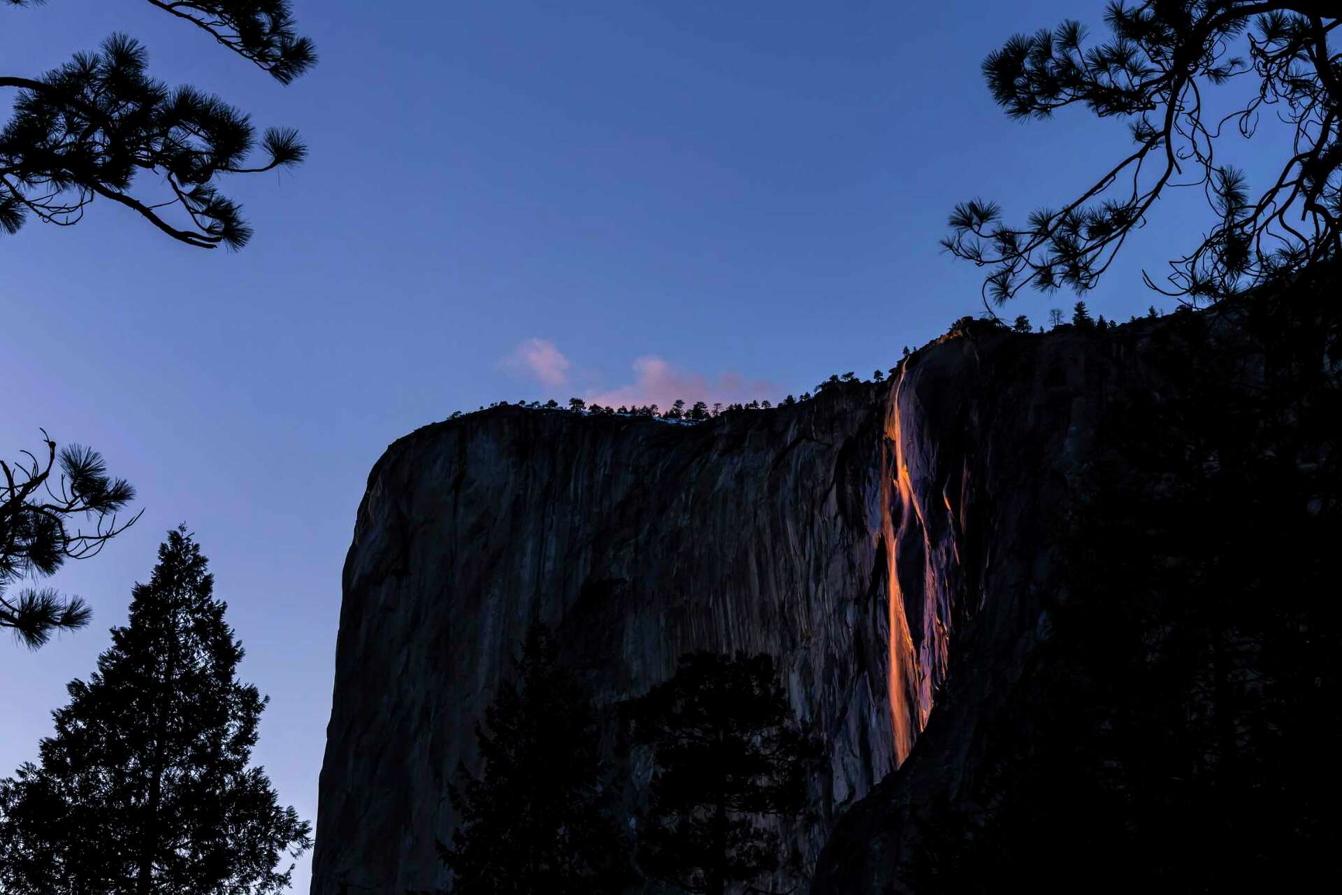 How a Chronicle photographer got stunning Yosemite firefall images