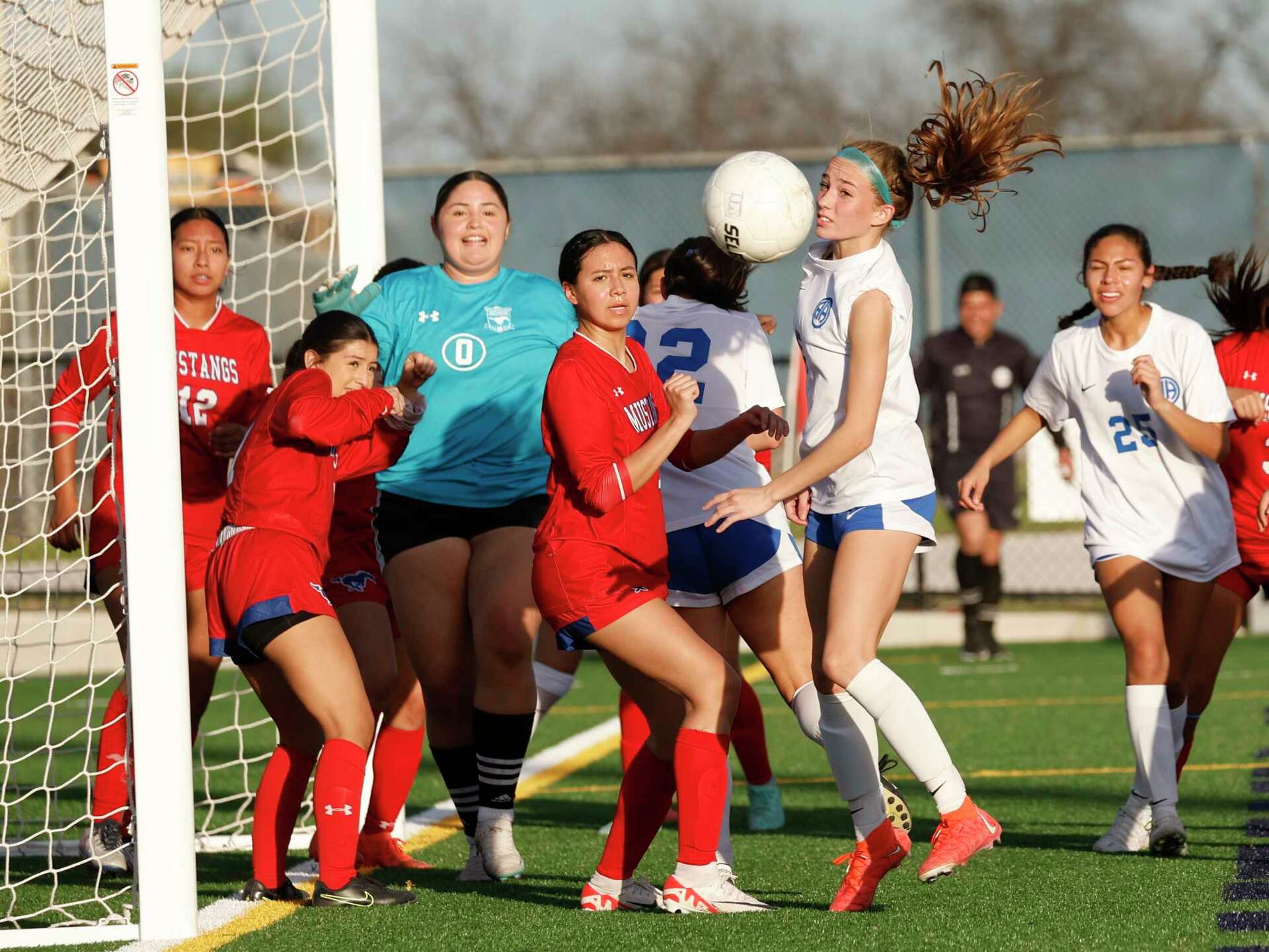 Holly Nash leads Alamo Heights girls soccer over Jefferson