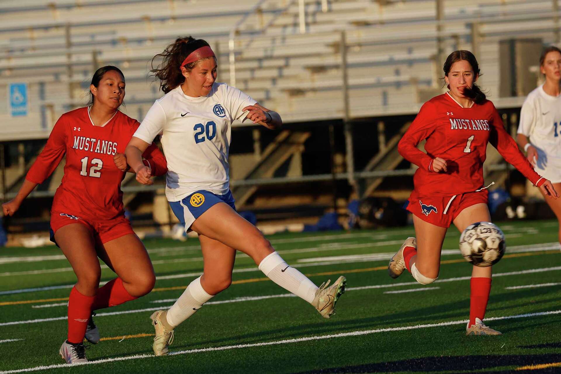 Holly Nash leads Alamo Heights girls soccer over Jefferson