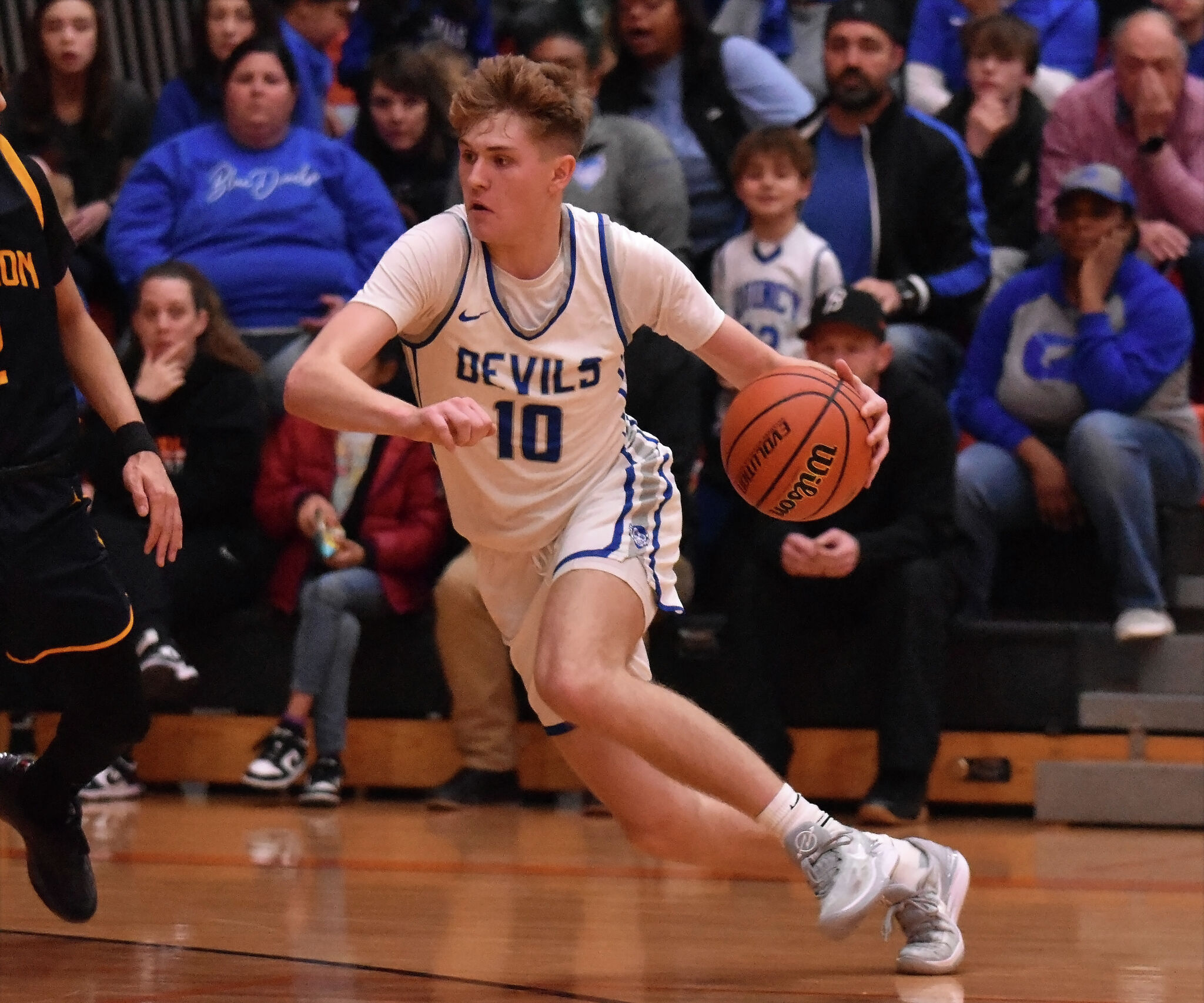 Quincy uses late run to win Edwardsville Regional