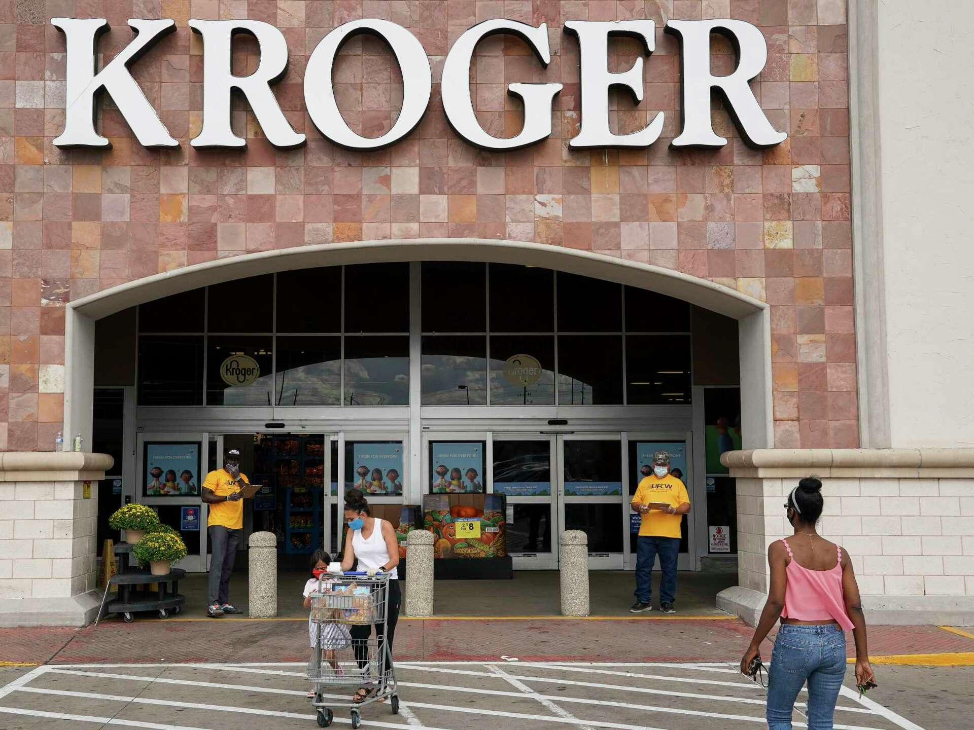 Houston-area Kroger employees considering strike