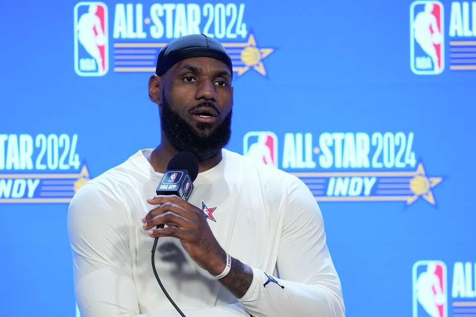 UConn great Rip Hamilton's shot on ESPN noticed by LeBron James