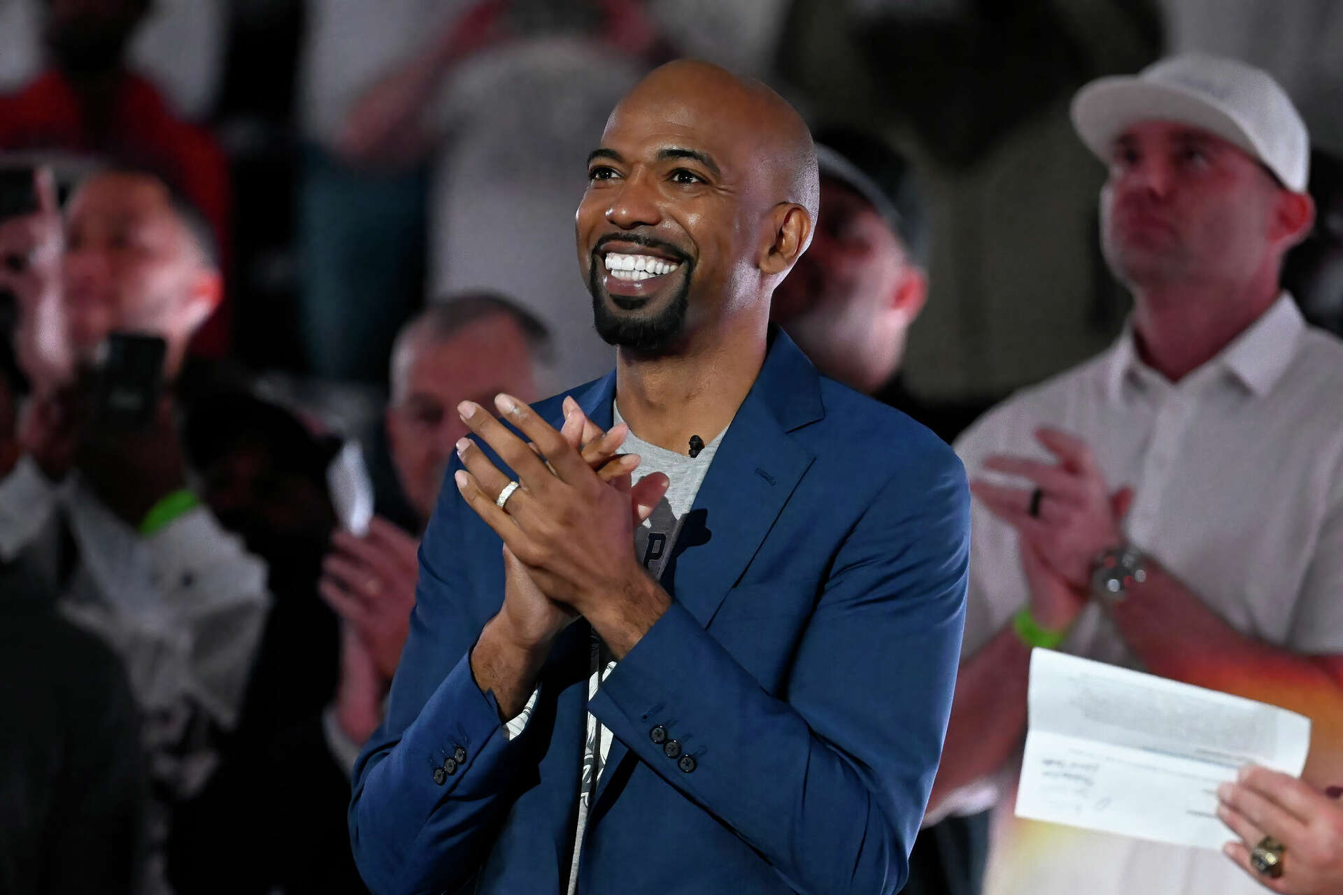 UConn great Richard Hamilton has number retired: 'A magic moment'