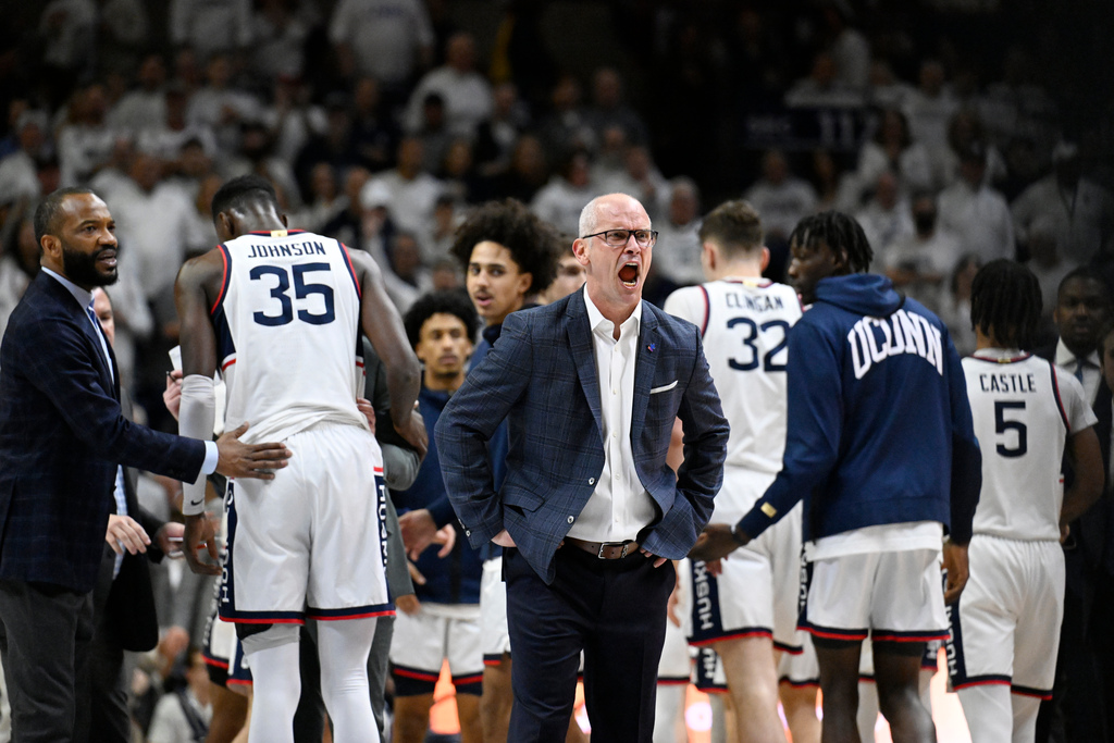 UConn men's basketball's Dan Hurley wants Huskies to finish strong