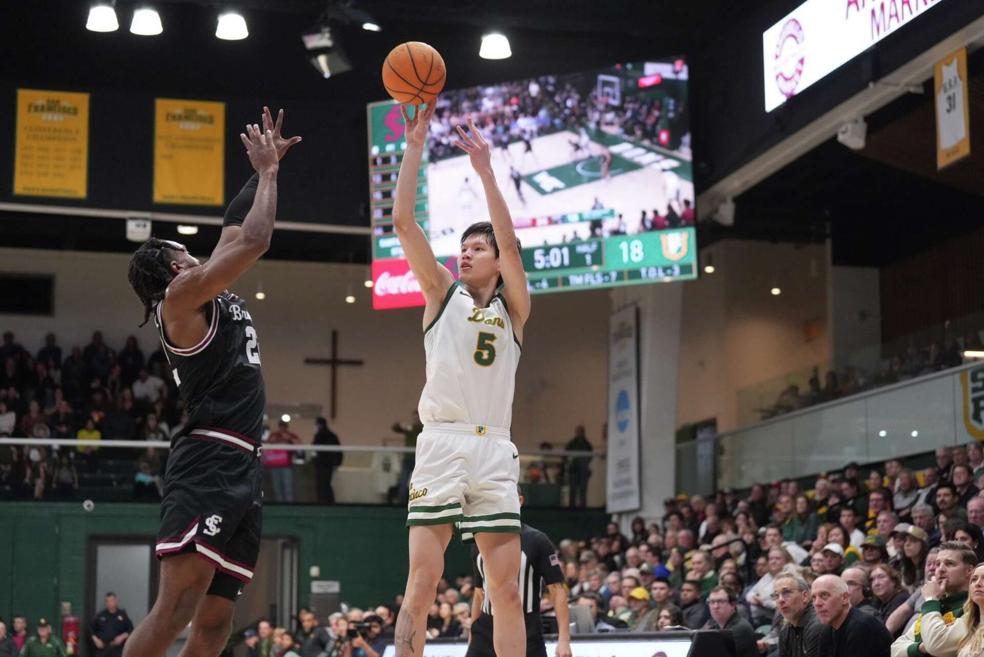 USF men, eyeing a big win on a bigger stage, host Gonzaga at Chase