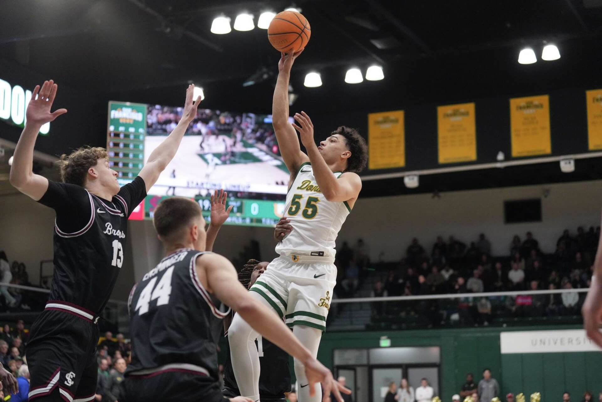 USF men, eyeing a big win on a bigger stage, host Gonzaga at Chase