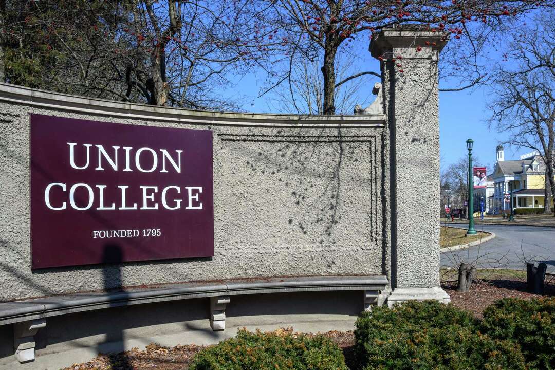 Union College given 'negative outlook' by credit analyst Moody's