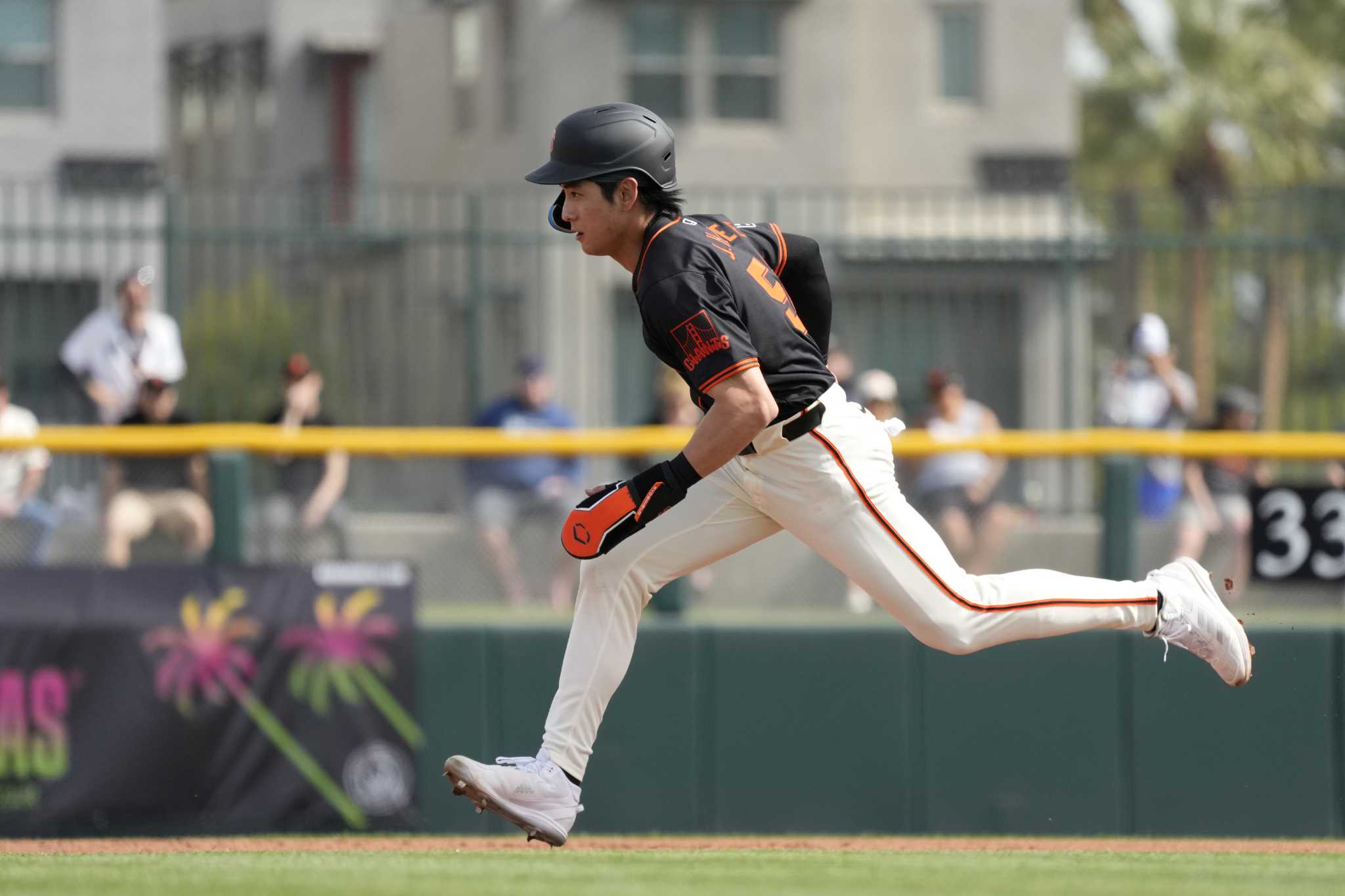 Jung Hoo Lee a hit in spring debut as Giants’ center fielder