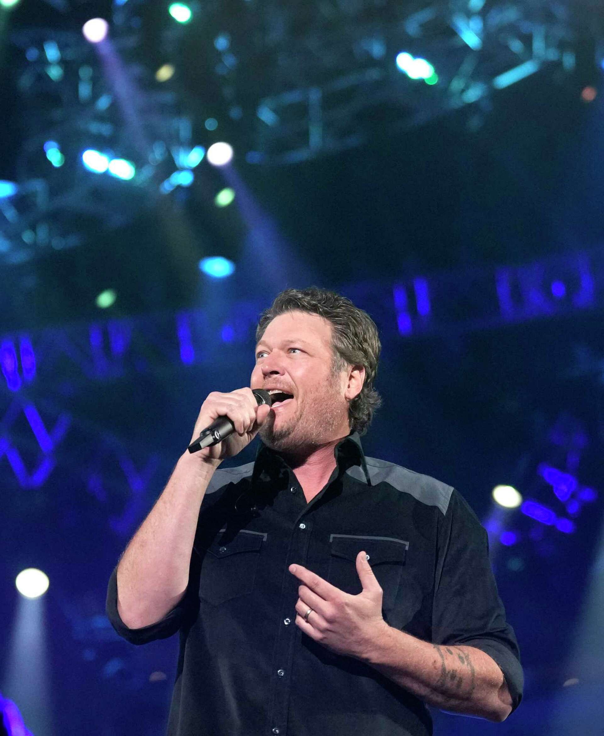 Houston Rodeo review: Blake Shelton kicks it off with Gwen Stefani