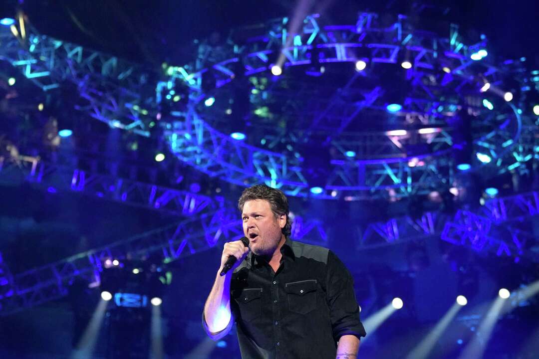 Houston Rodeo review: Blake Shelton kicks it off with Gwen Stefani
