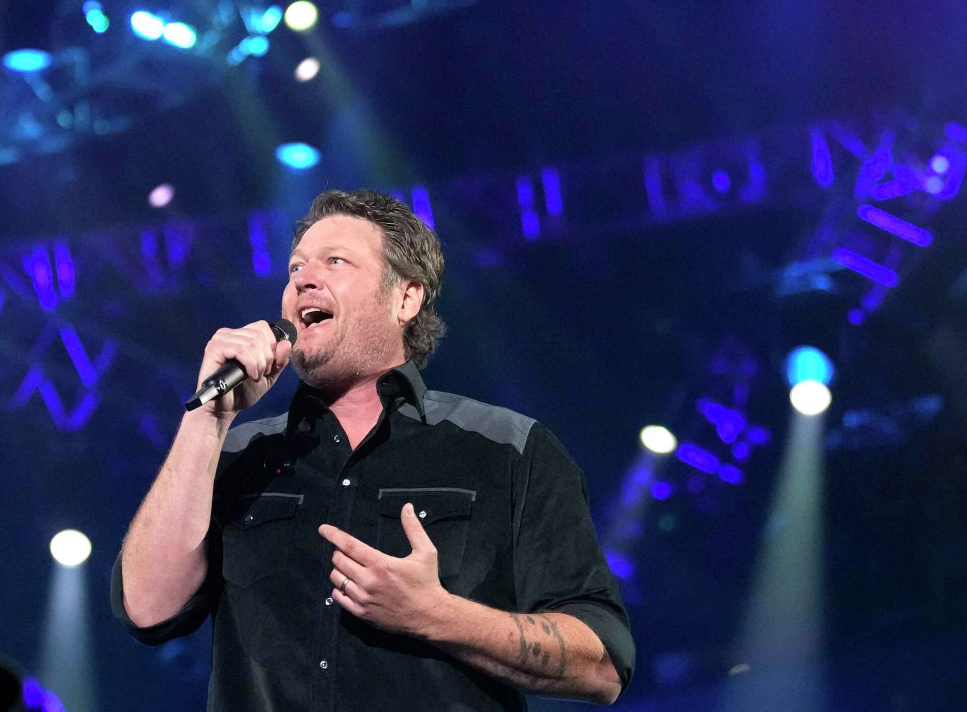 Houston Rodeo review: Blake Shelton kicks it off with Gwen Stefani