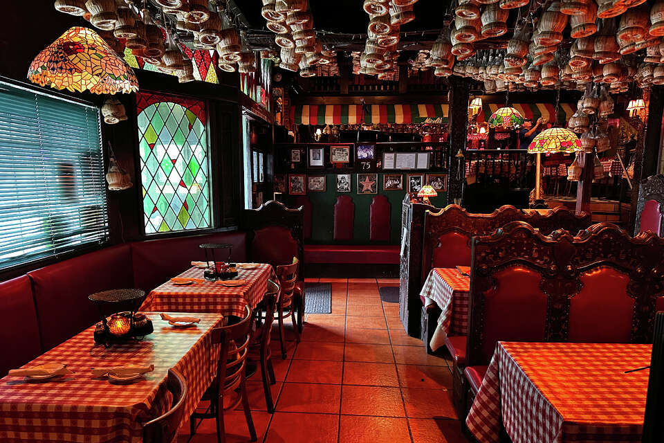 LA tourists love this classic Italian restaurant, but it's not good