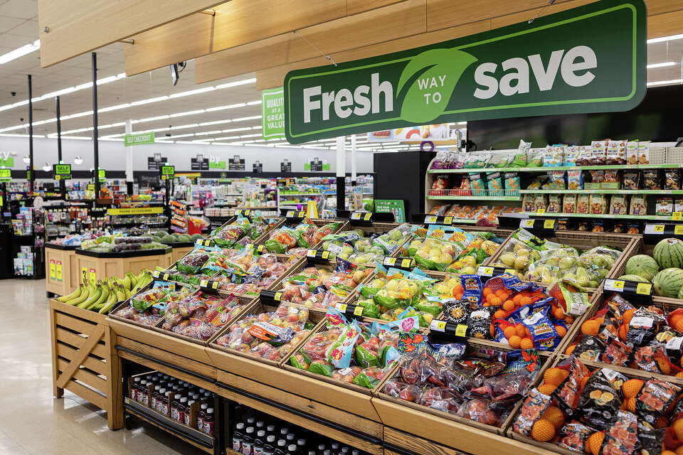 Dollar General opens new grocery store DG Market in Conroe