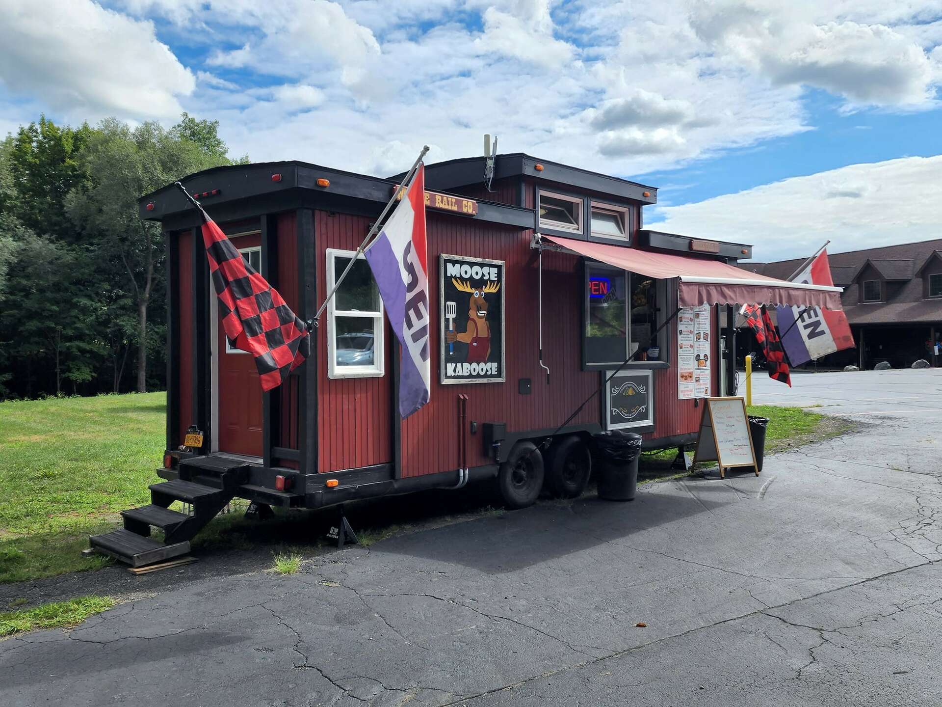 Moose Kaboose food truck lives on while Hoosick Falls pub closes