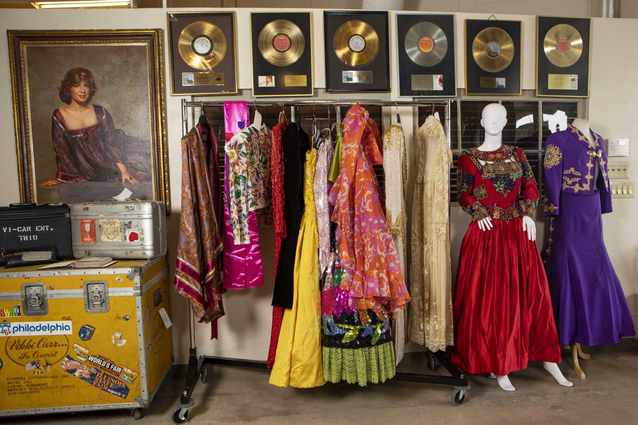 Vikki Carr auction includes 'Elvis rings,' a Sinatra letter