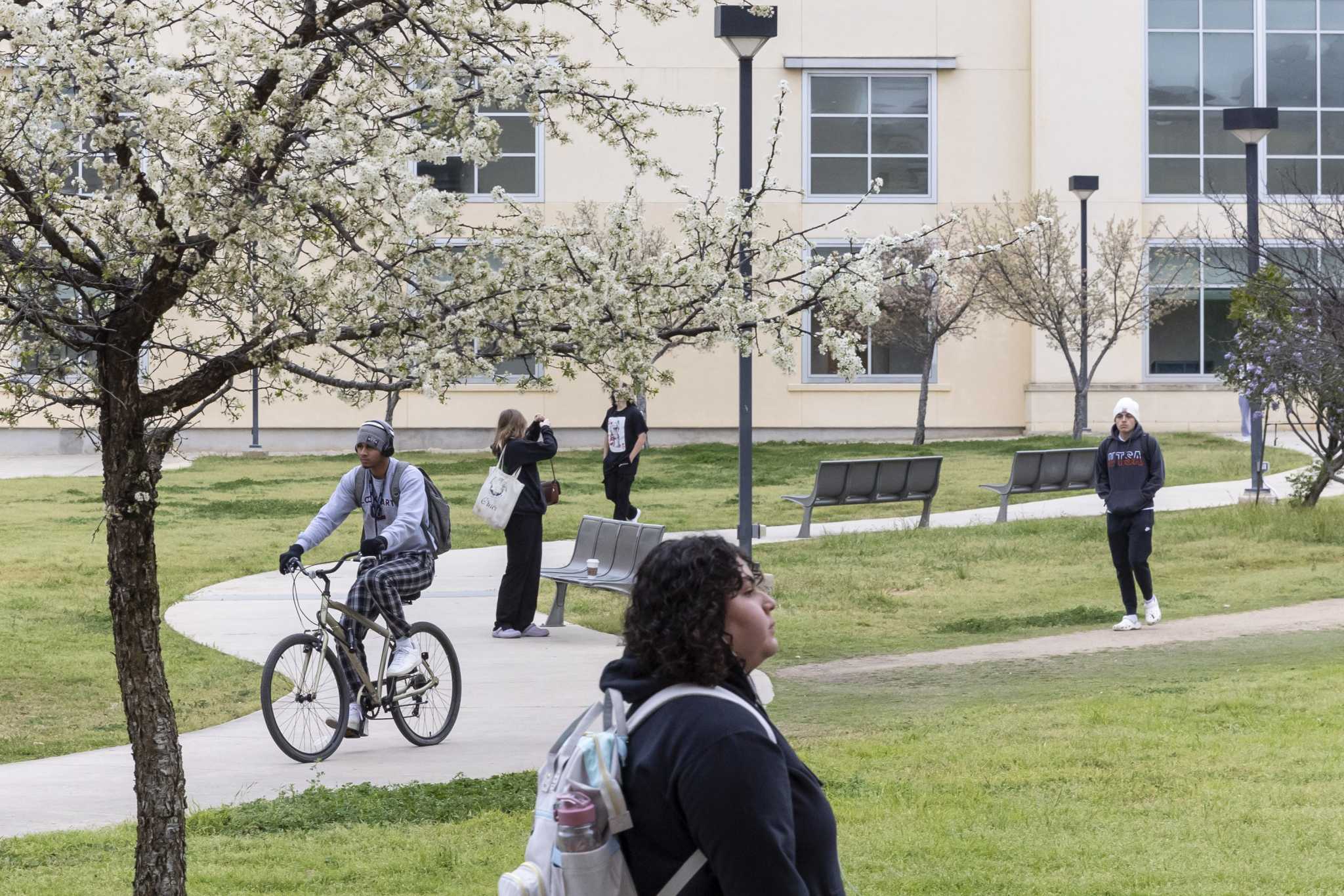 UTSA cancels classes after 'likely' suicide of doctorate student