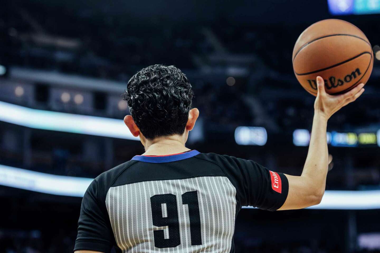 NBA’s first nonbinary referee, Che Flores, is choosing visibility