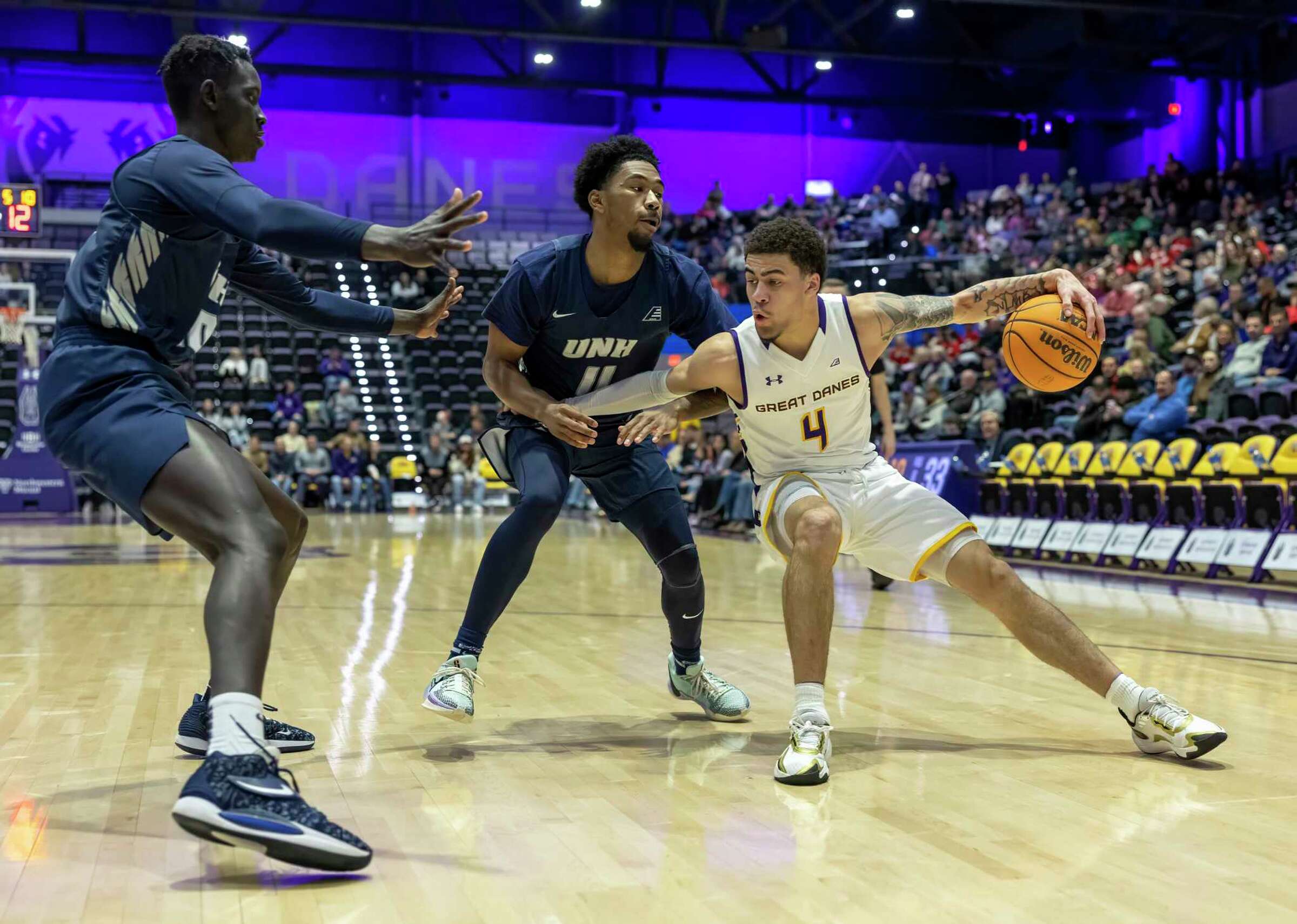UAlbany basketball leading scorer Thomas entering NCAA transfer portal