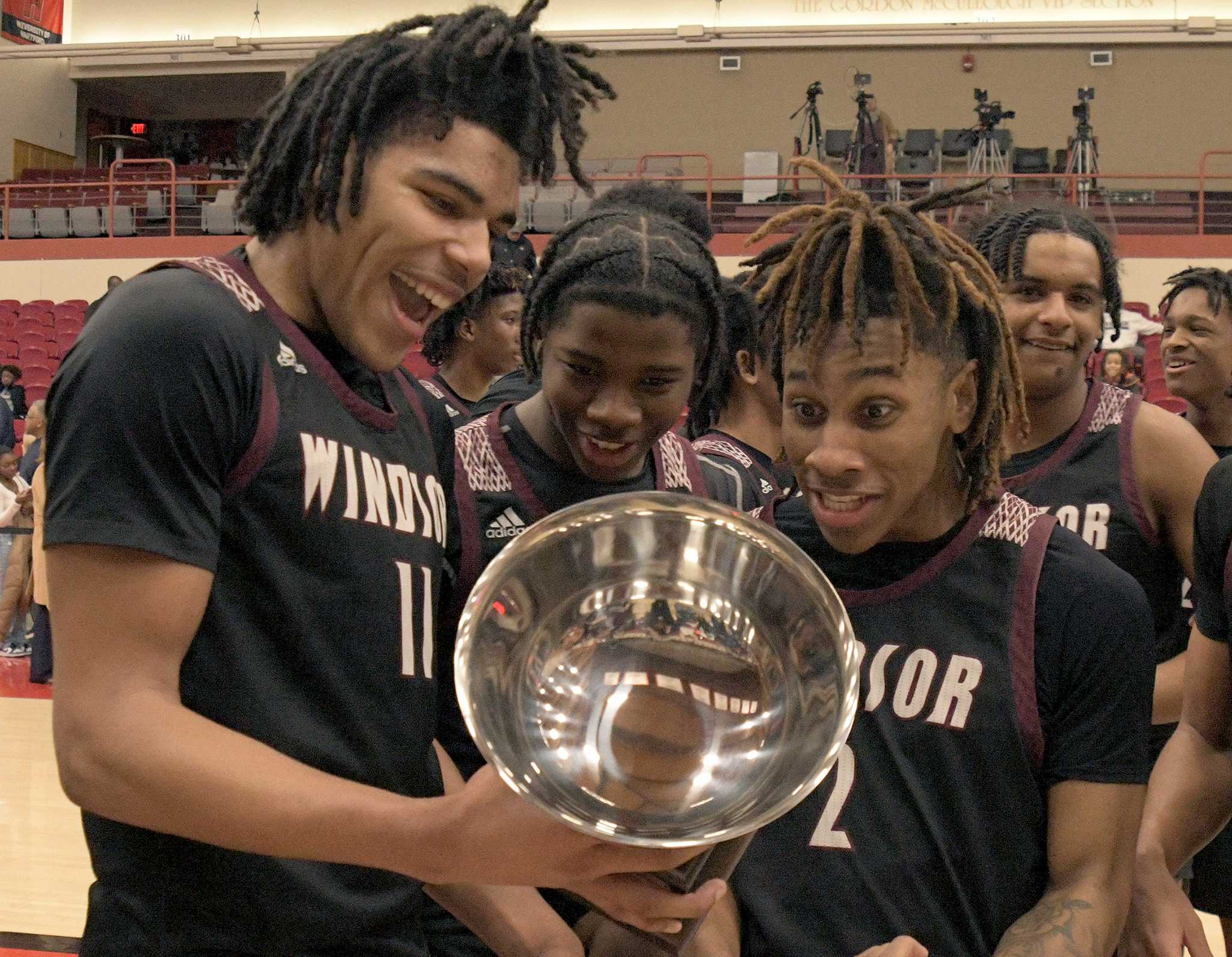 Williams' three-pointer ices CCC basketball title for Windsor