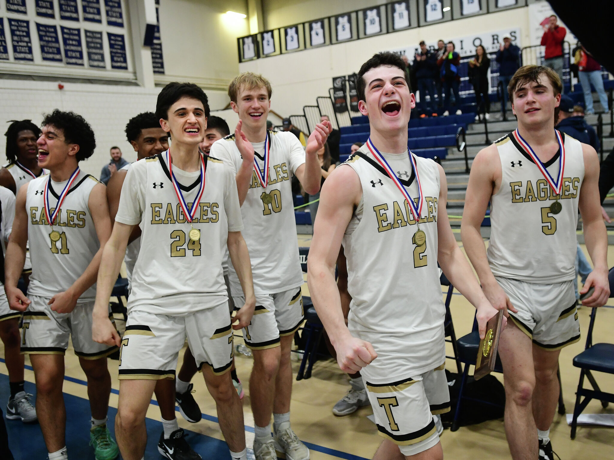 Trumbull captures FCIAC boys basketball title over Staples in OT