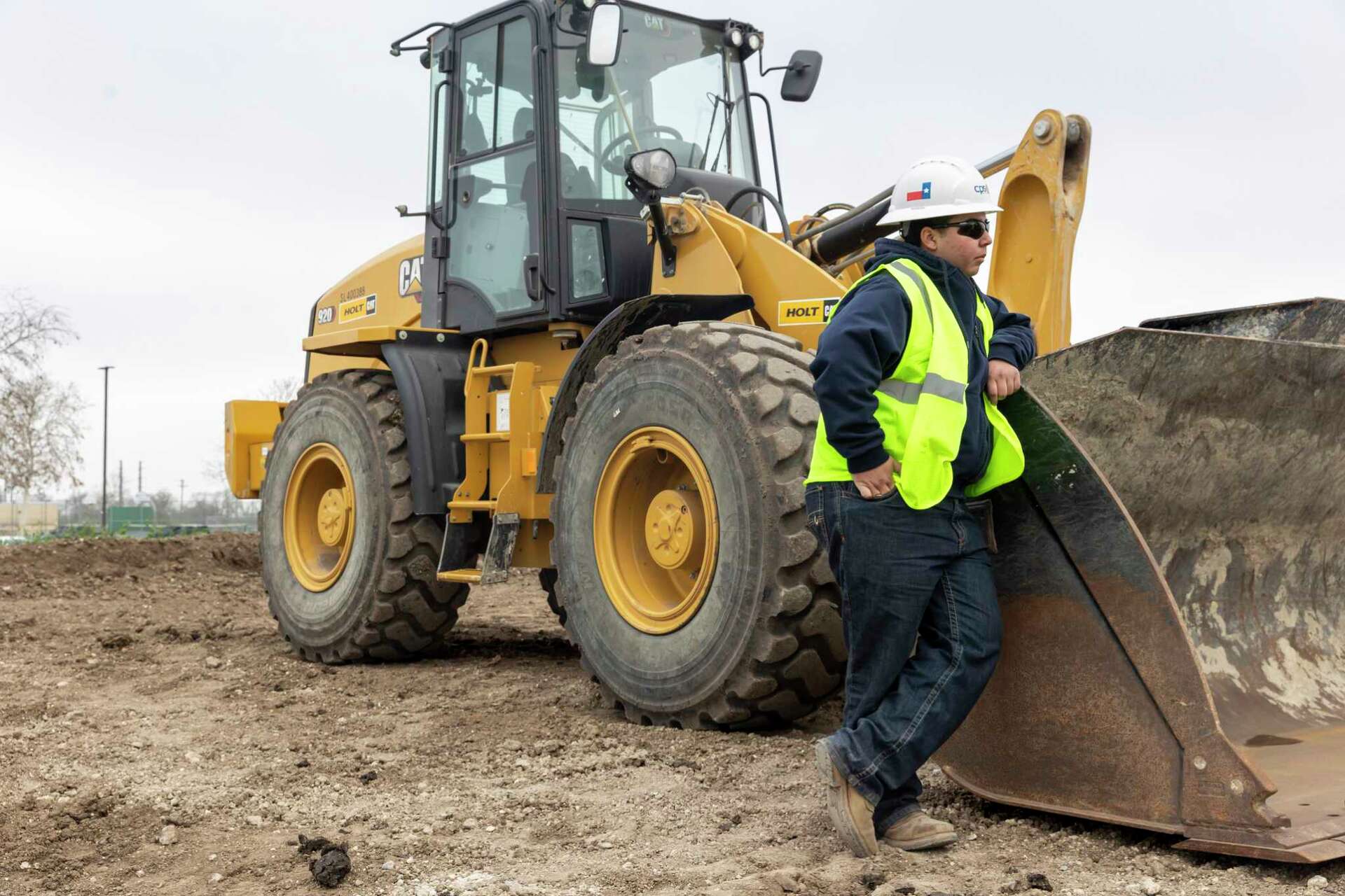 CPS Energy, Holt CAT send women to Caterpillar construction contest