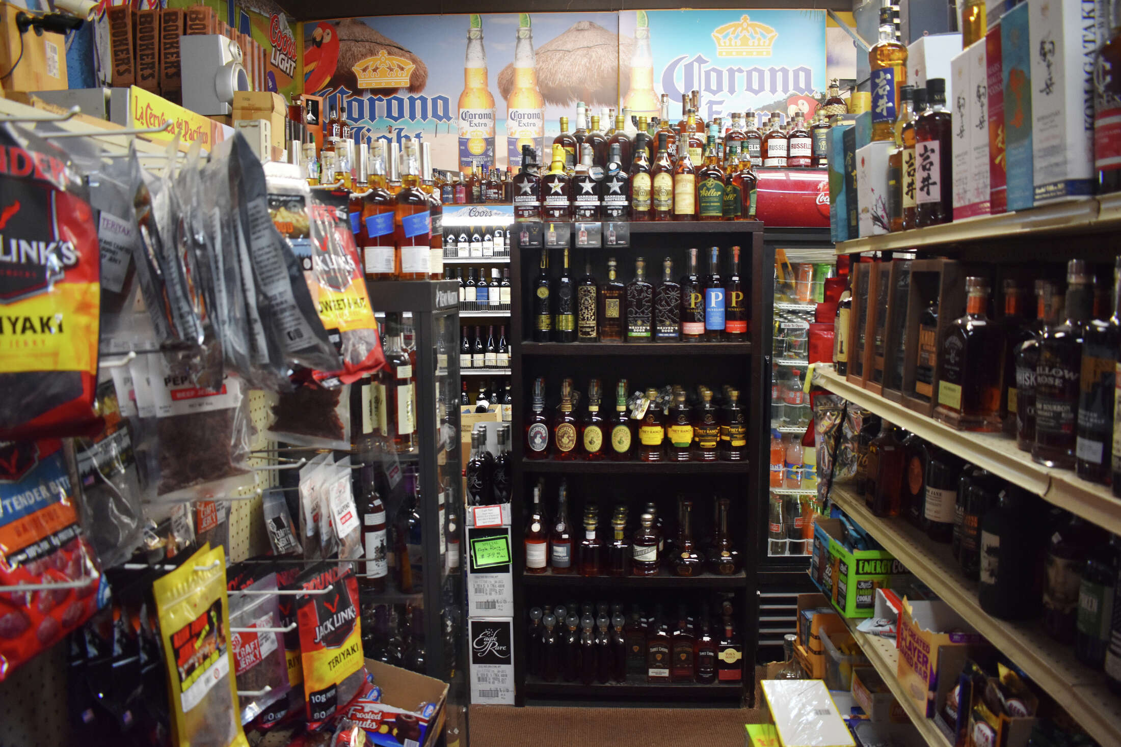 The newest hangout for billionaires? This California liquor store