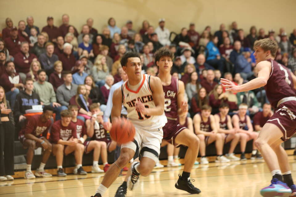 Carter Patrick hits game winner as Cass City wins district final