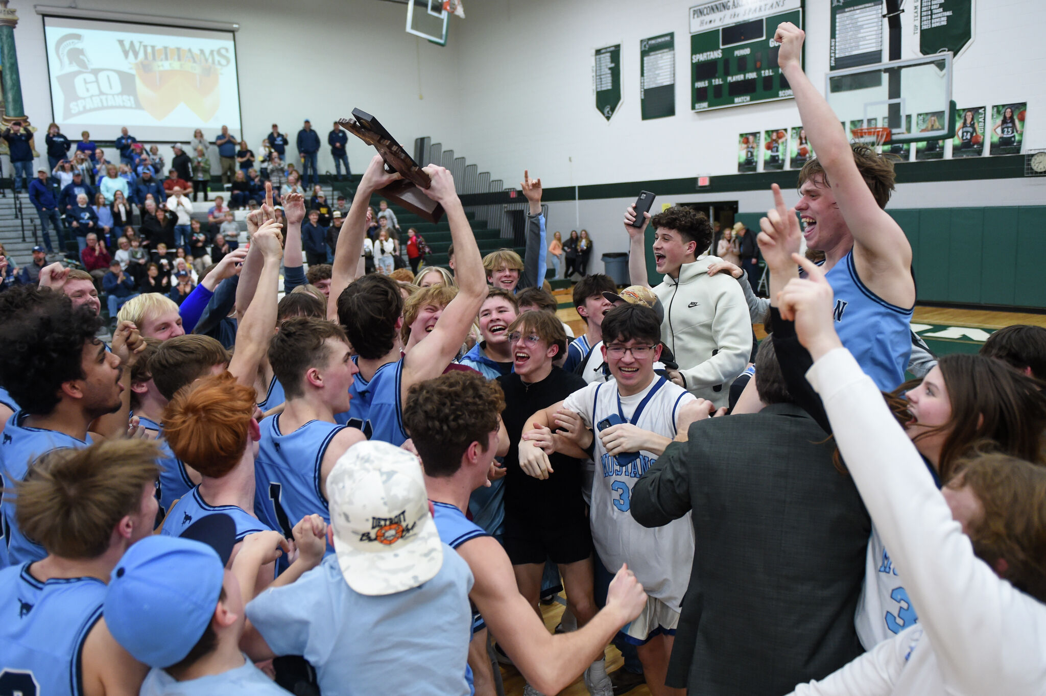 Mustangs win lively district final over VL