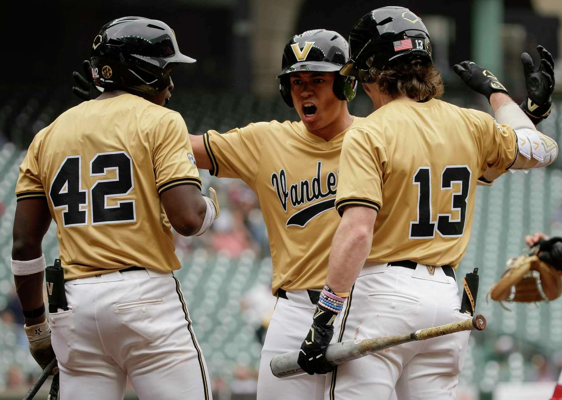 UH baseball falls again in Astros Foundation College Classic
