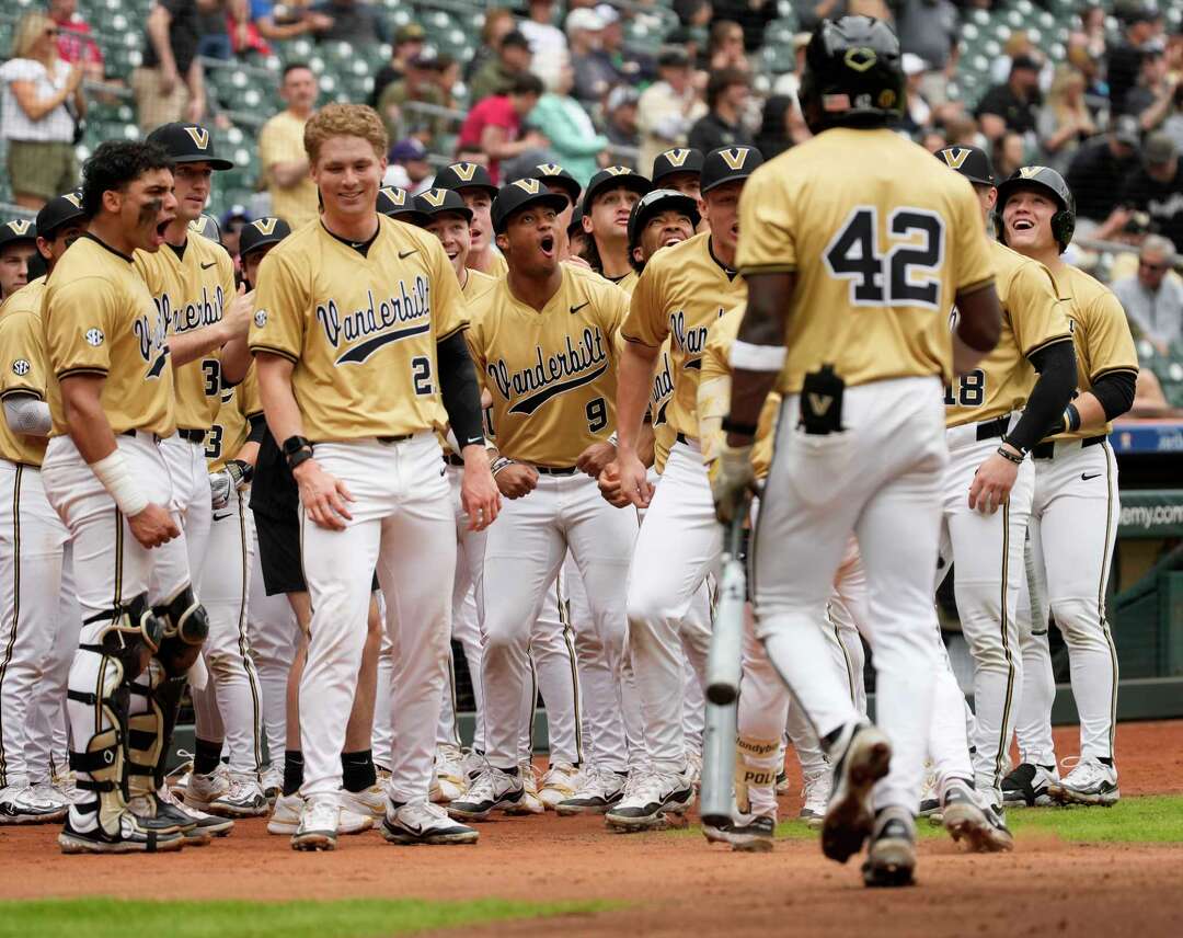 UH baseball falls again in Astros Foundation College Classic