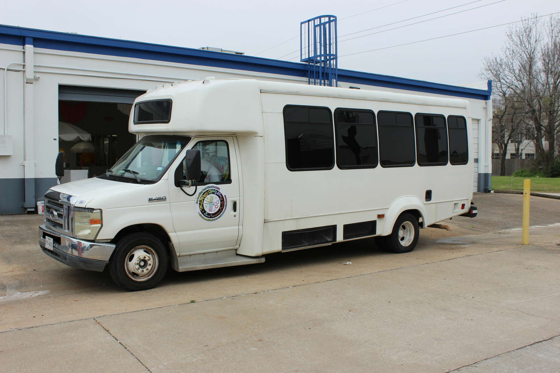 Houston mobile hair salon back on the road after trailer was damaged