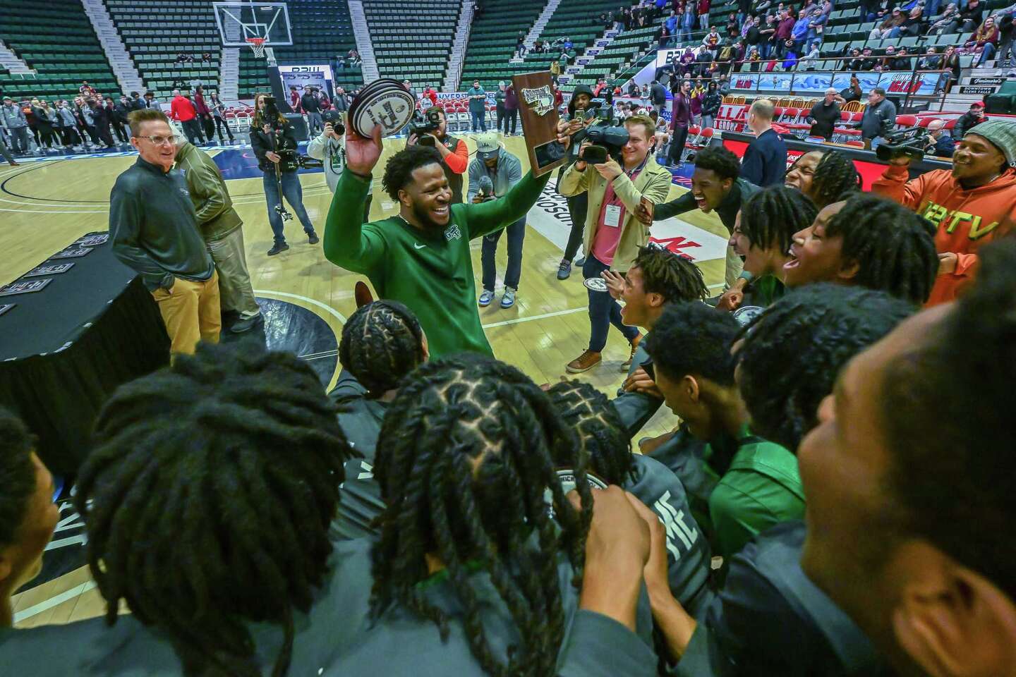 Green Tech wins third straight sectional title by dominating Colonie