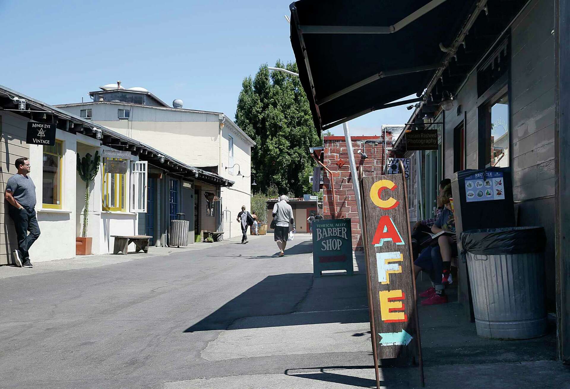 Burglars hits shops in Oakland's Temescal Alley