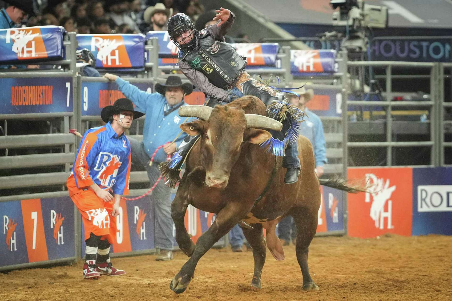 RodeoHouston Super Series II: Bull rider Jax Mills advances