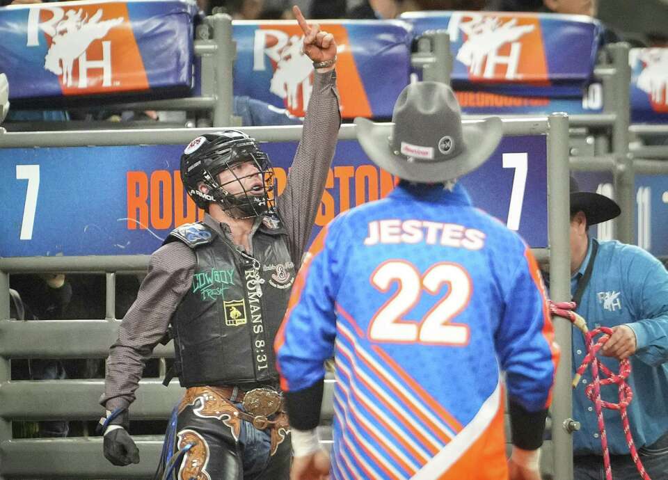 RodeoHouston Super Series II: Bull rider Jax Mills advances