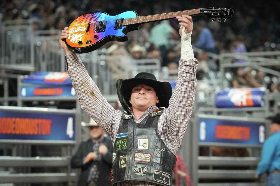 RodeoHouston Super Series II: Bull rider Jax Mills advances