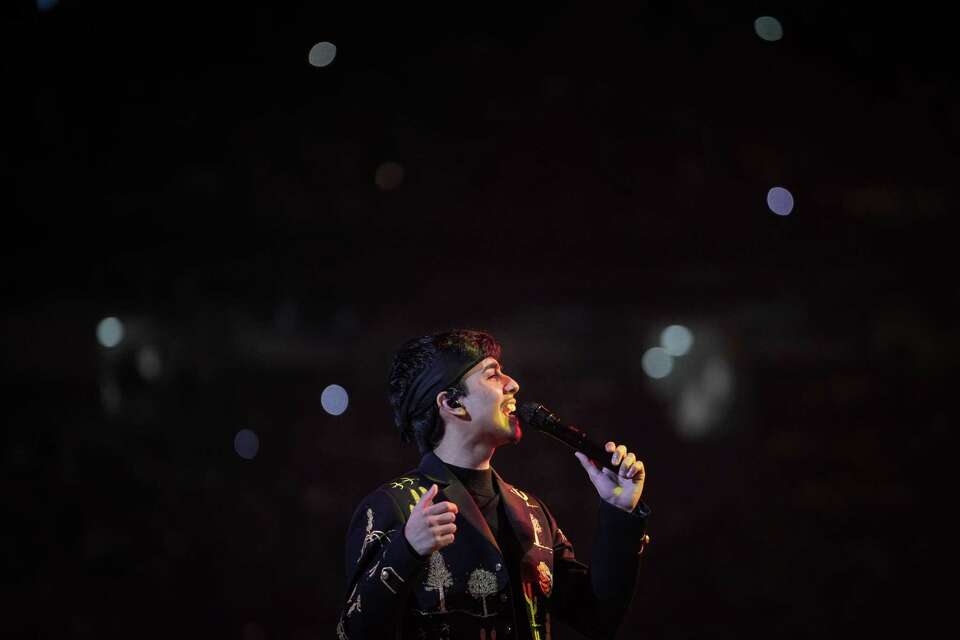 Houston Rodeo review: Ivan Cornejo makes 72K fans swoon at debut show