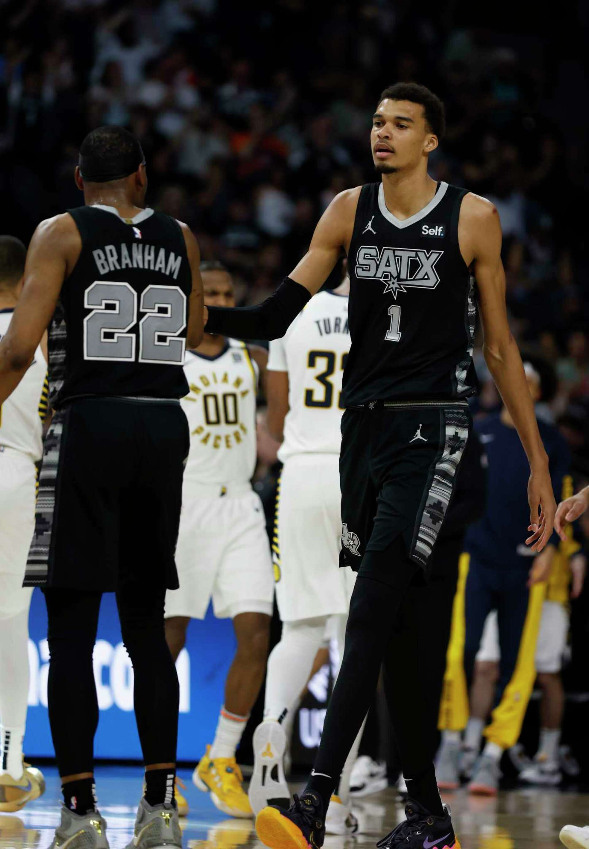Back in starting lineup, Branham came up big in Spurs' win over