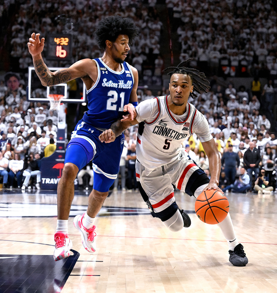 UConn men's basketball freshman Stephon Castle honored by Big East