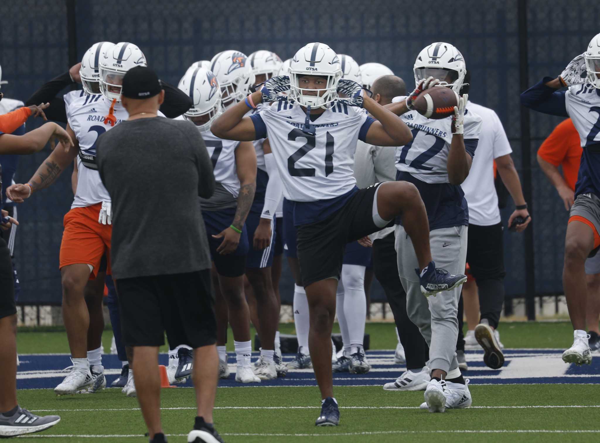 UTSA football: Oscar Cardenas, Ken Robinson bring leadership